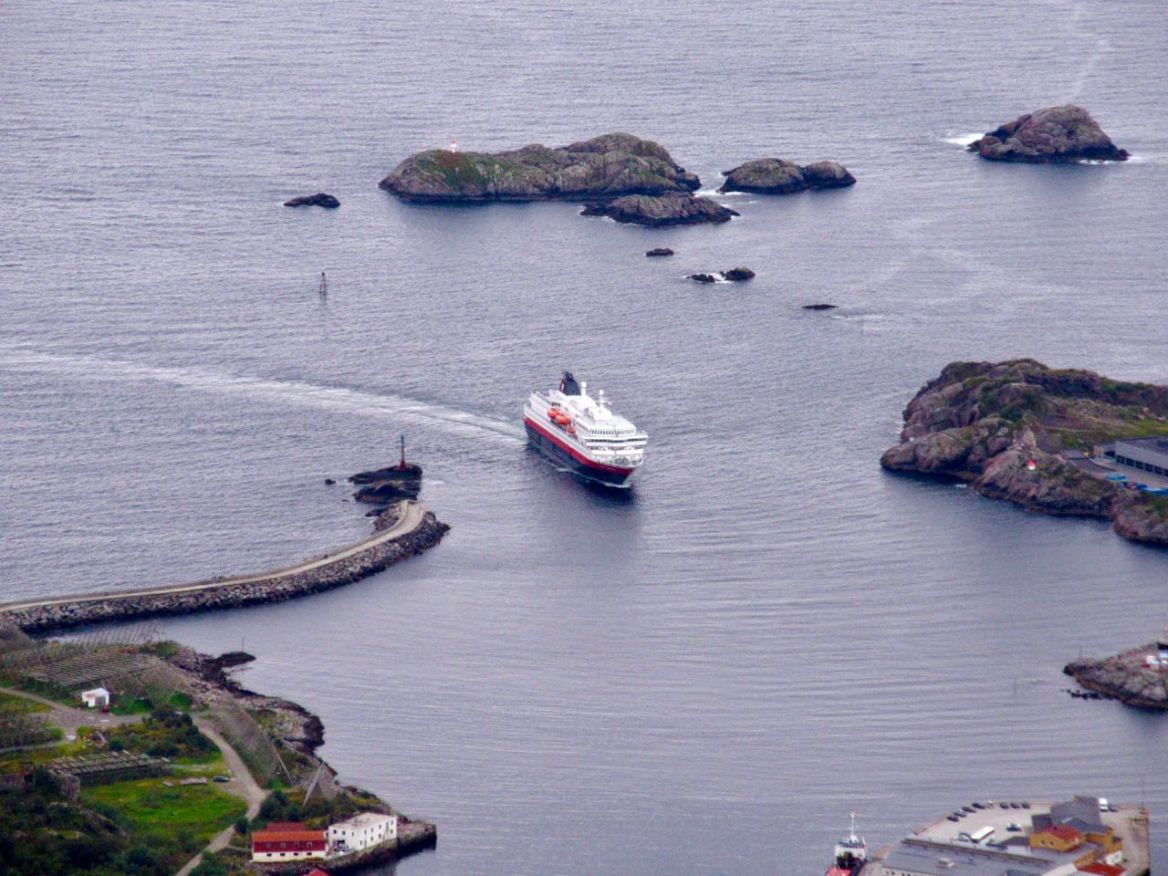 Norway’s Lofoten Islands – hike Fløya & Devil’s Gate – besthike.com