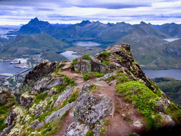Norway’s Lofoten Islands – hike Fløya & Devil’s Gate – besthike.com